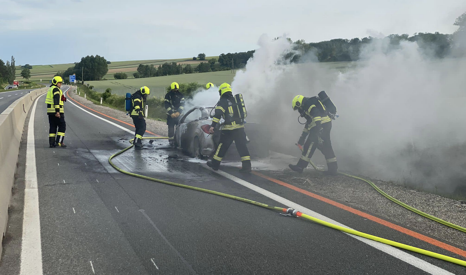 Auto brennt auf der S3 | Feuerwehr Objektiv Auto brennt auf der S3 | Feuerwehr Objektiv